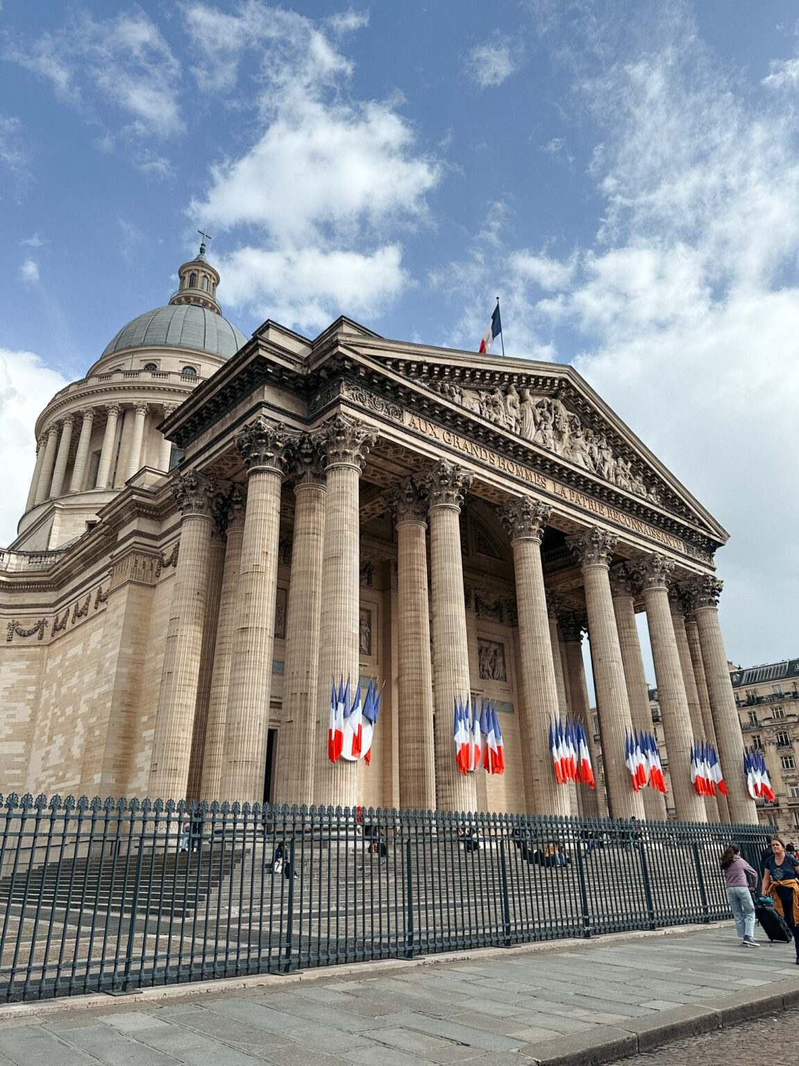 Travel Guide to Paris FranceTravel Guide to Paris, France - Simone Aldredge
